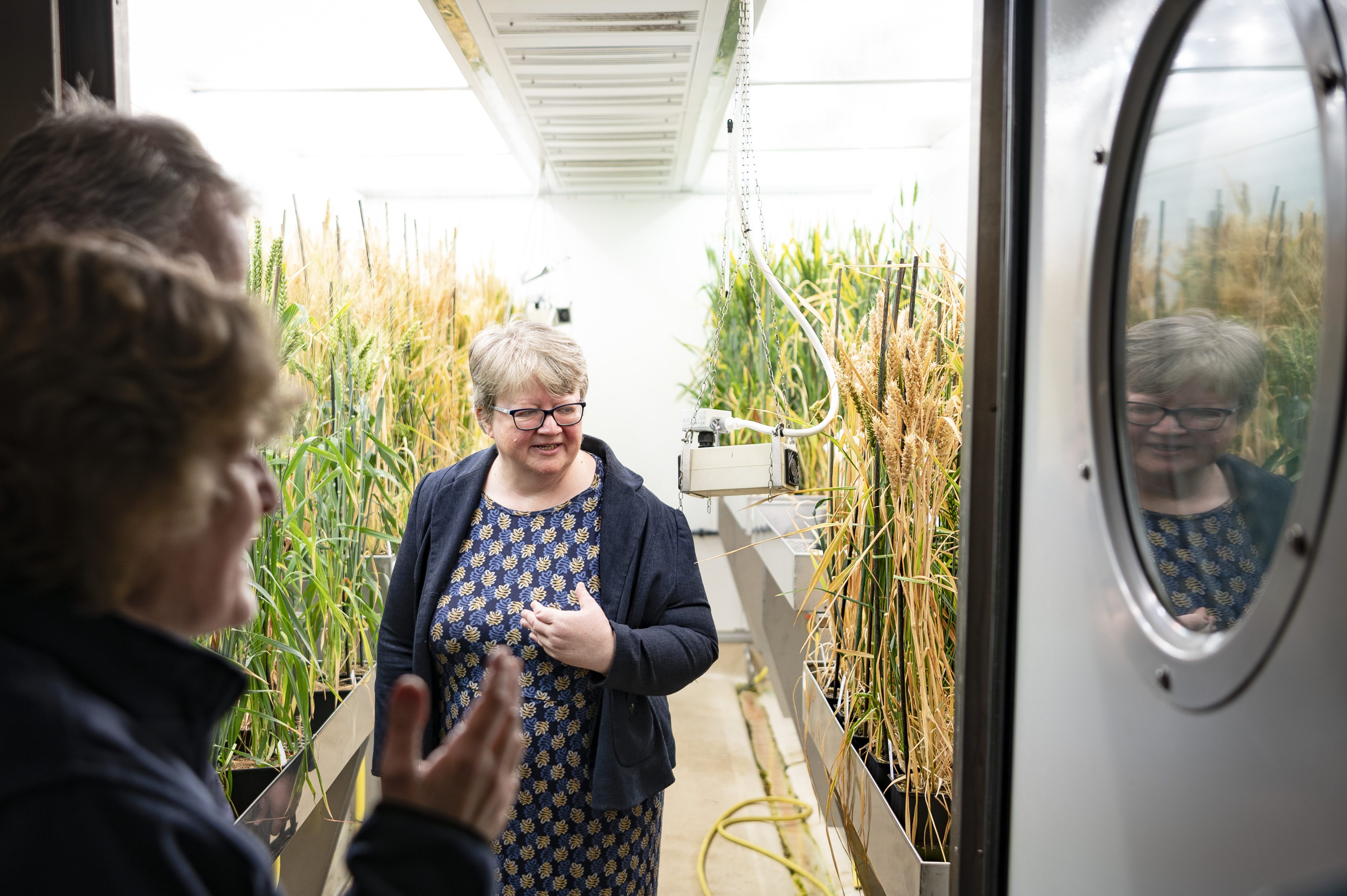 Defra Secretary of State visits John Innes Centre | John Innes Centre
